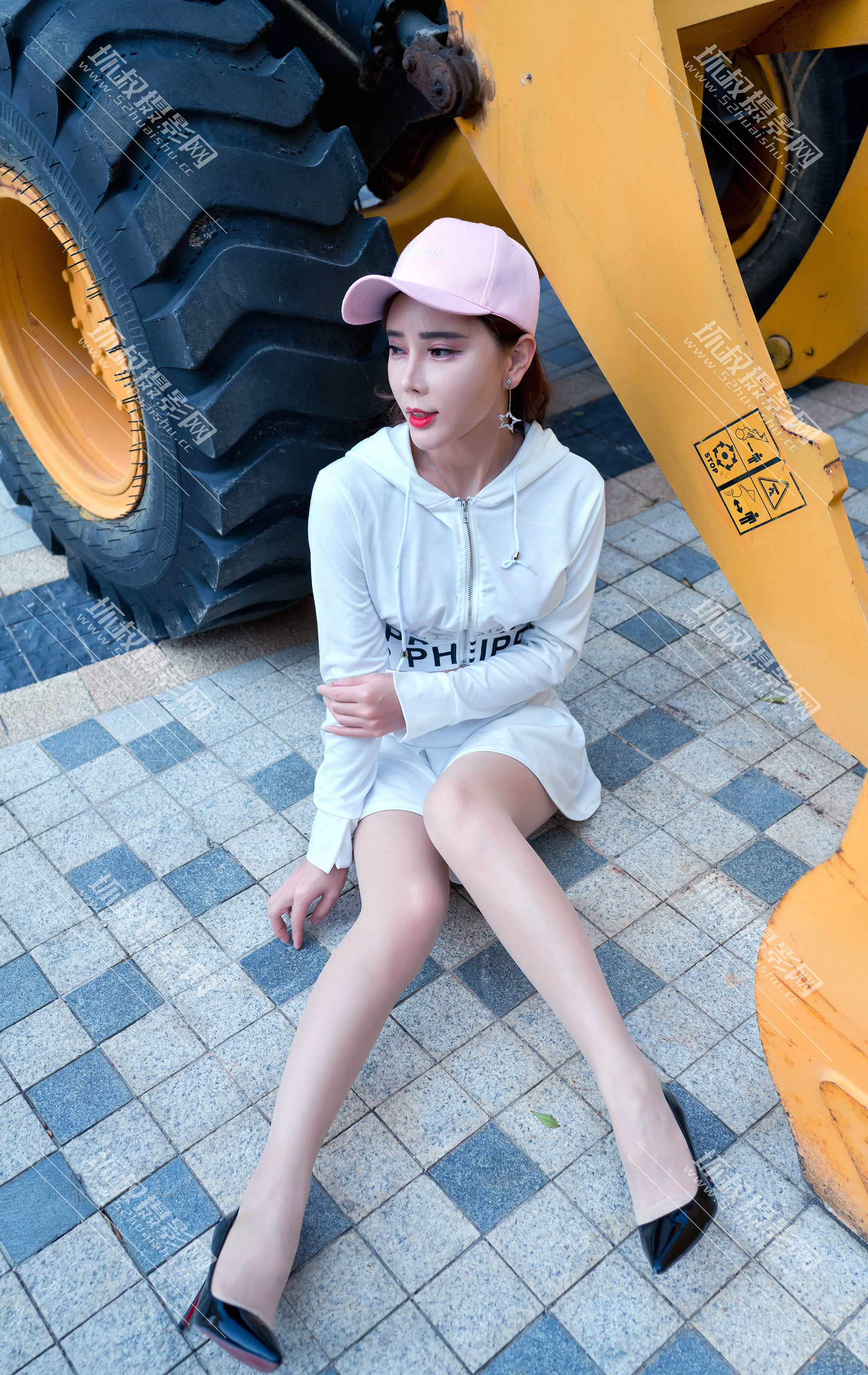 【M0295】在惠州海边度假的白色超短裙肉丝网红艾小青 - 模拍旅拍 - 图盗网